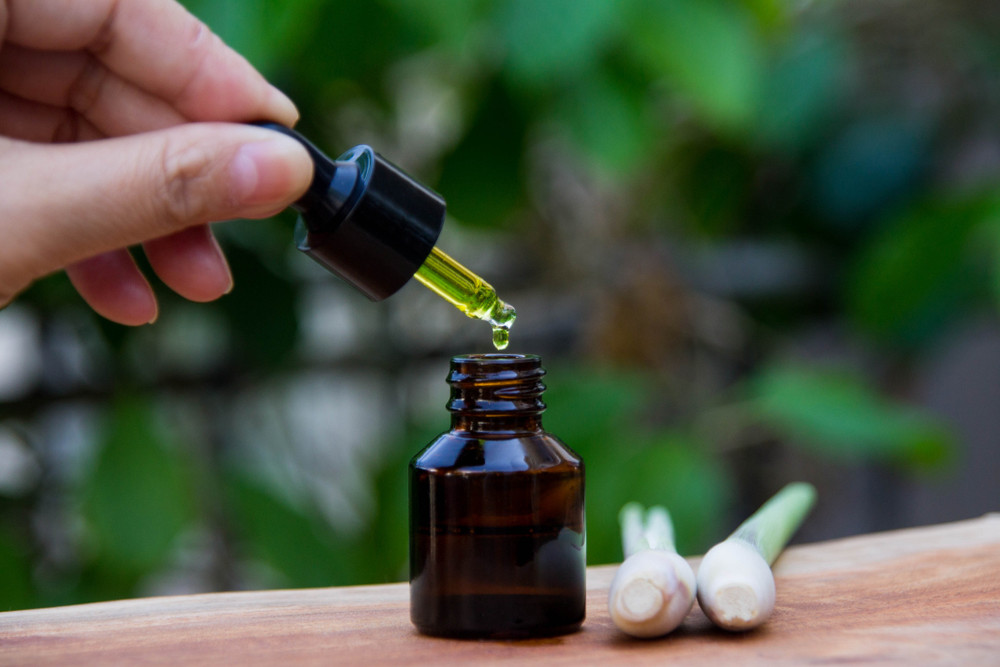 8 Unmistakable Signs Your Essential Oils Are FAKE