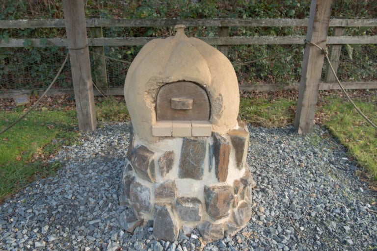 How To Make & Bake With An Earth Oven